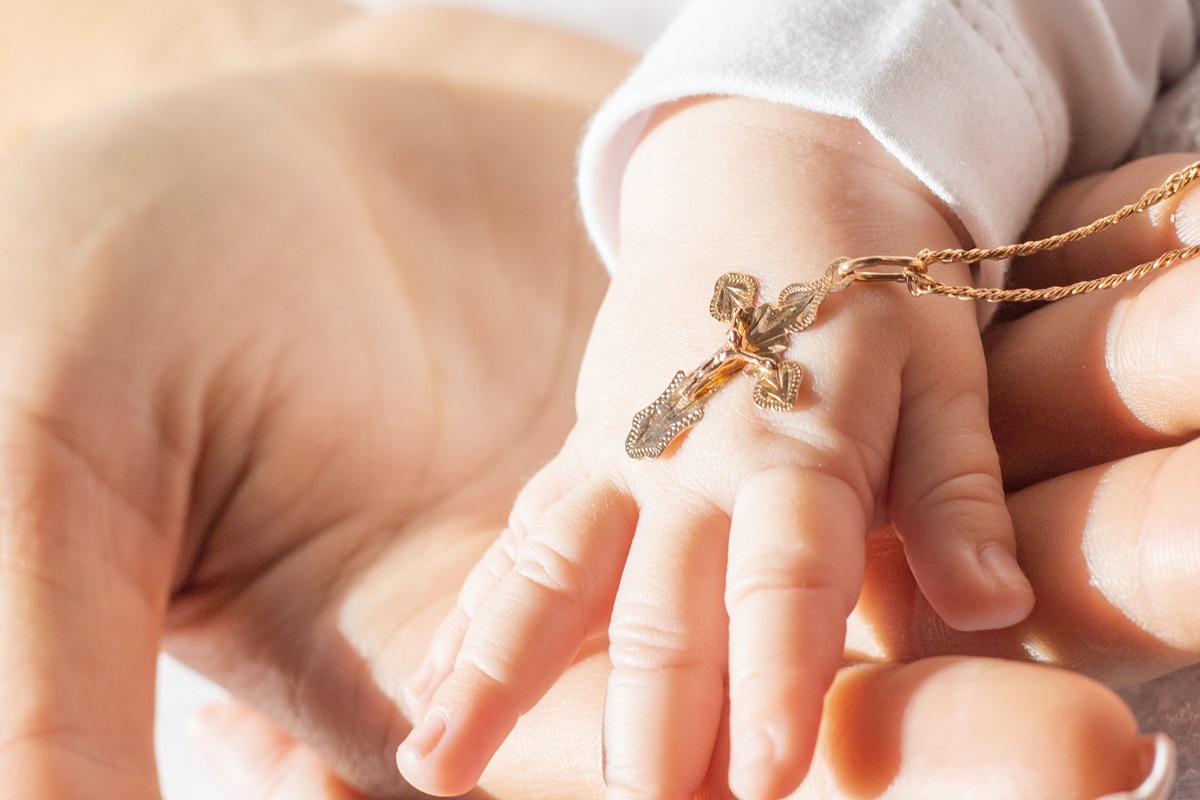 Offrir une médaille à un bébé : les moments clés à chérir